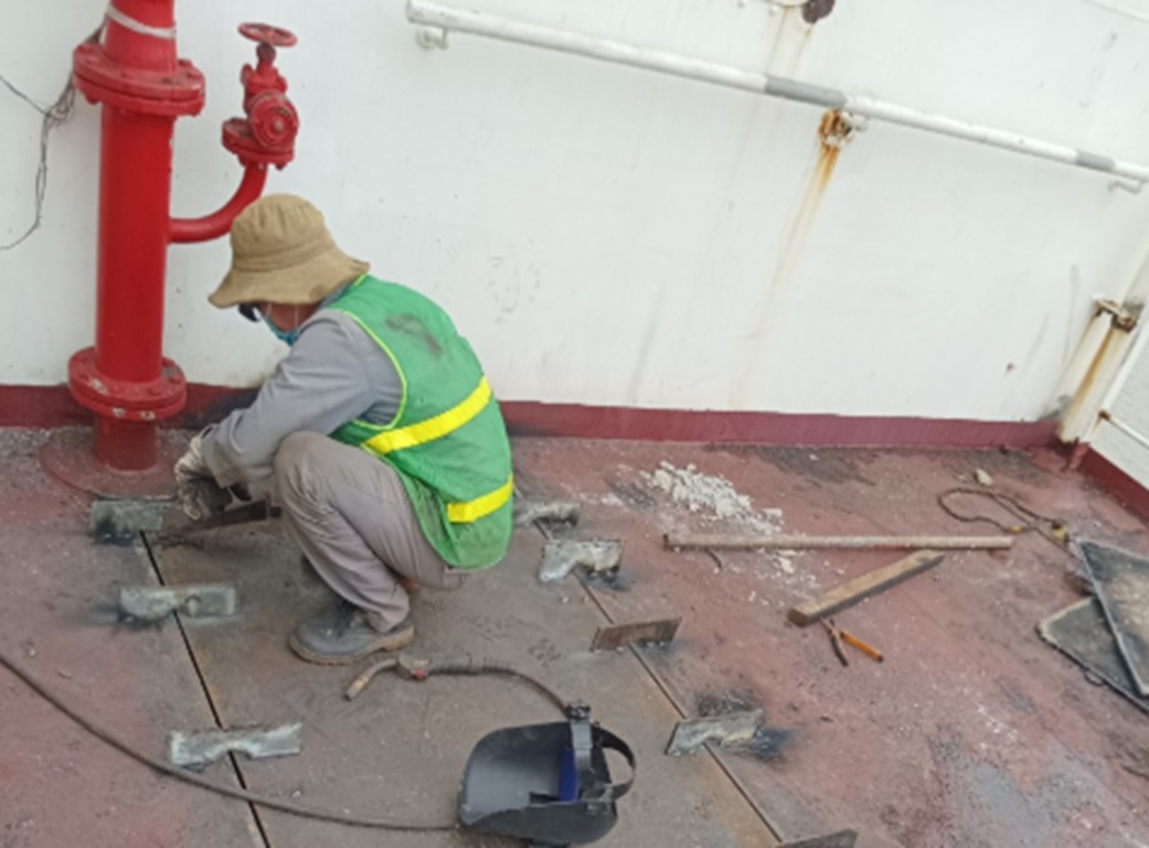 RENEWAL DECK PLATE IN VIETNAM - Vietnamshiprepair.net