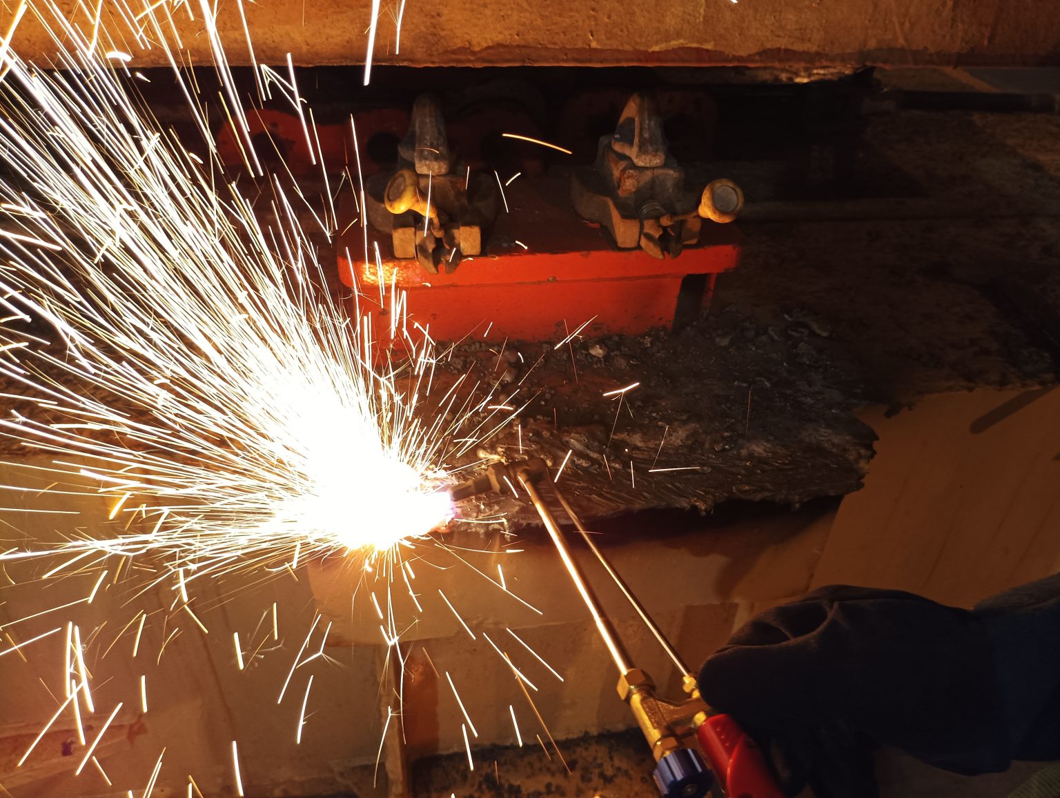 RENEWAL CONTAINER LASHING EYES IN VIETNAM
